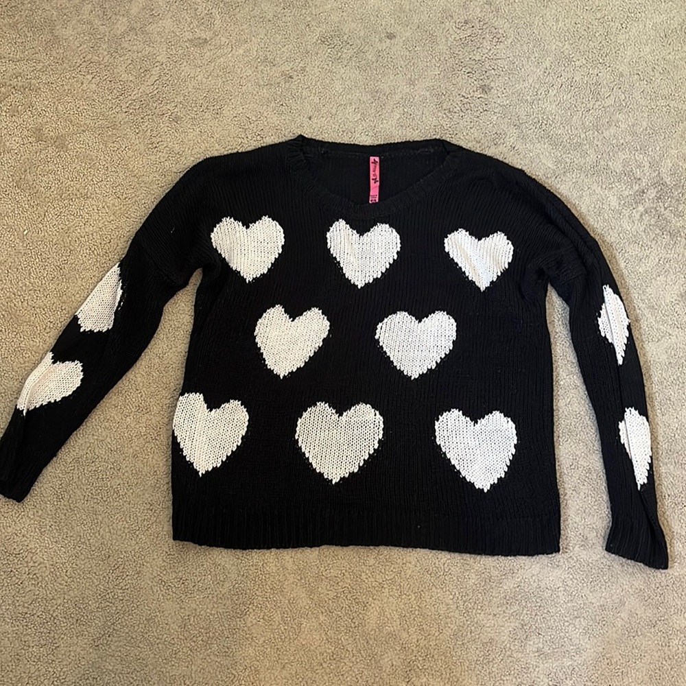 So Nikki Black And White Heart Sweater Medium - Gem